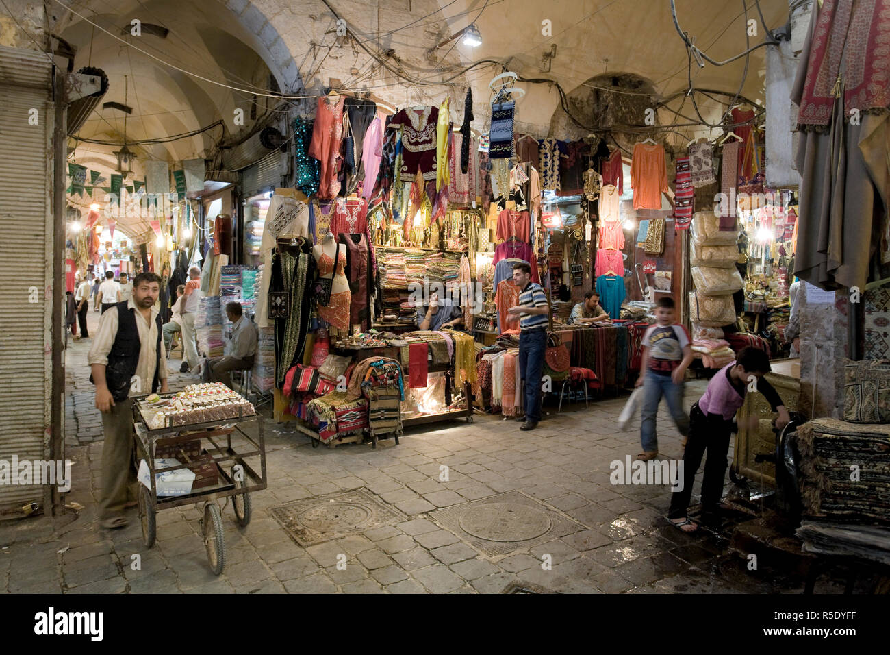 Aleppo souq hi-res stock photography and images - Alamy