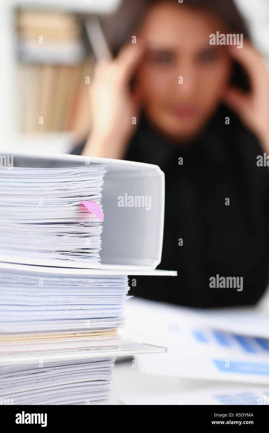 Hands propping up head hi-res stock photography and images - Alamy