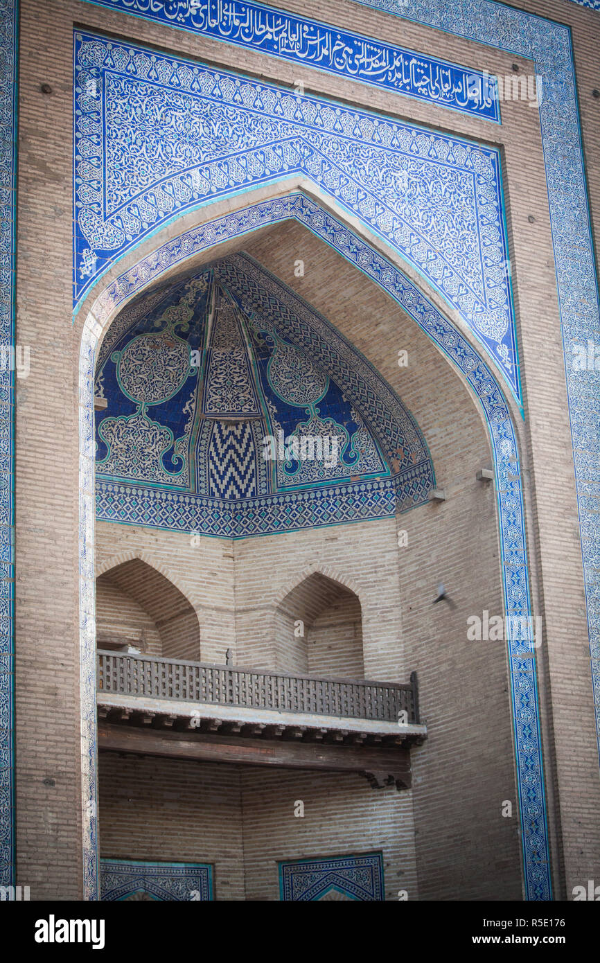 Madrasa entrance in Uzbekistan Stock Photo - Alamy