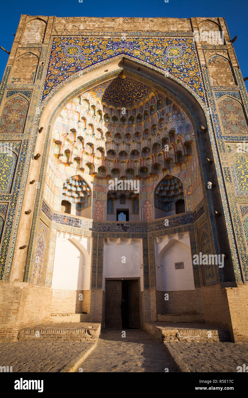 Madrasa entrance in Uzbekistan Stock Photo - Alamy