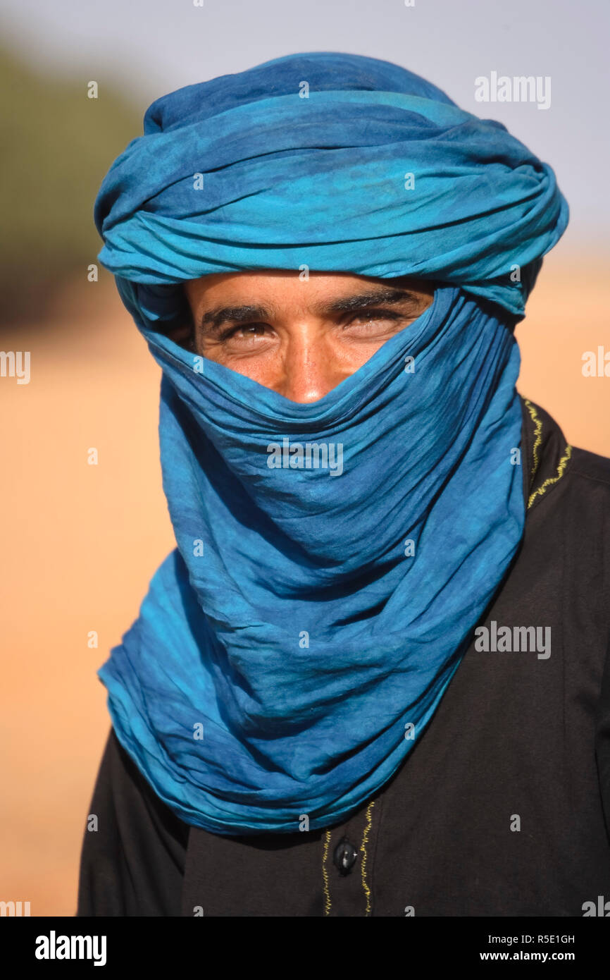 Africa, Tunisia, Ksar Ghilane Desert Oasis, young Berber man wearing ...