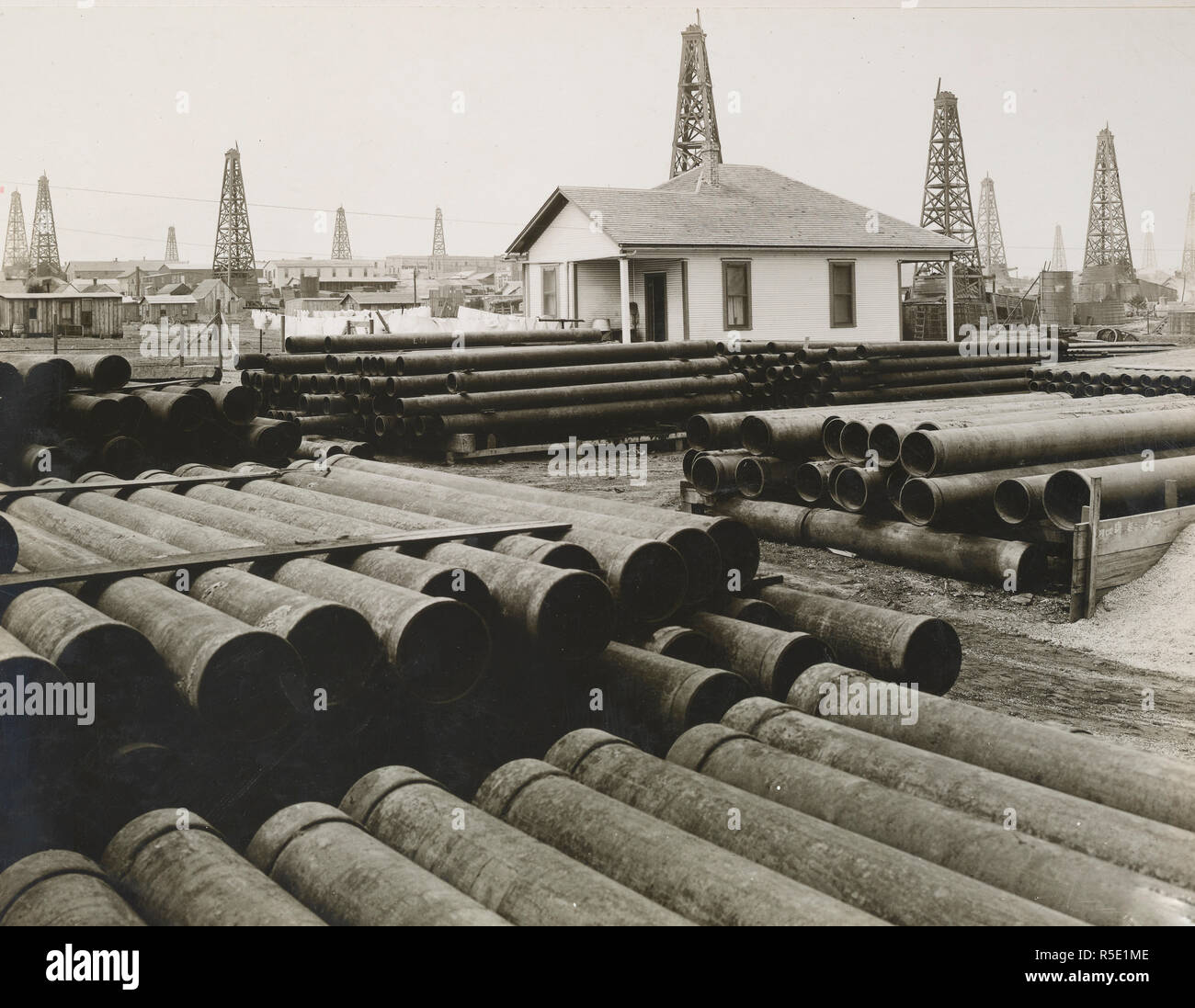 Early 1900s oil industry hi-res stock photography and images - Alamy