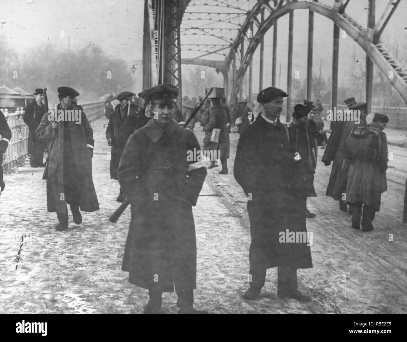 Rebellion in Germany. German revolutionary soldiers guarding the bridge ...