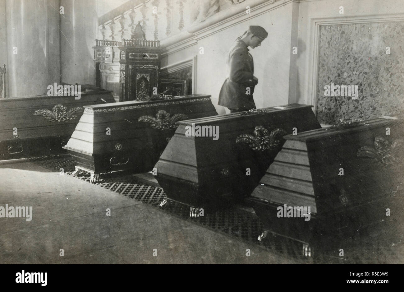 German Republic - Coffins of the killed Spartacus soldiers and sailors ...