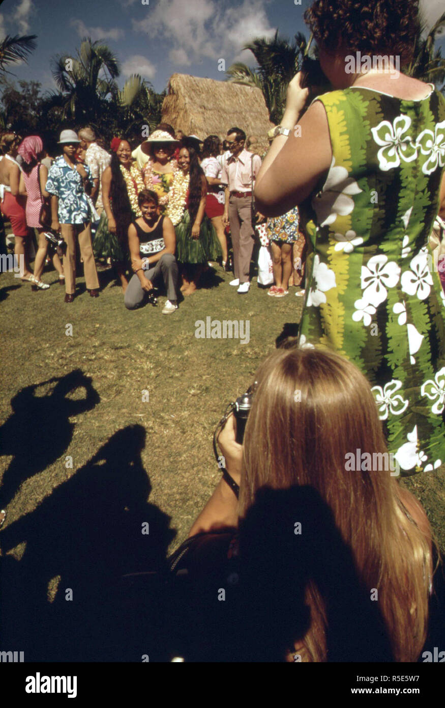 Hula dance 1970s hi-res stock photography and images - Alamy