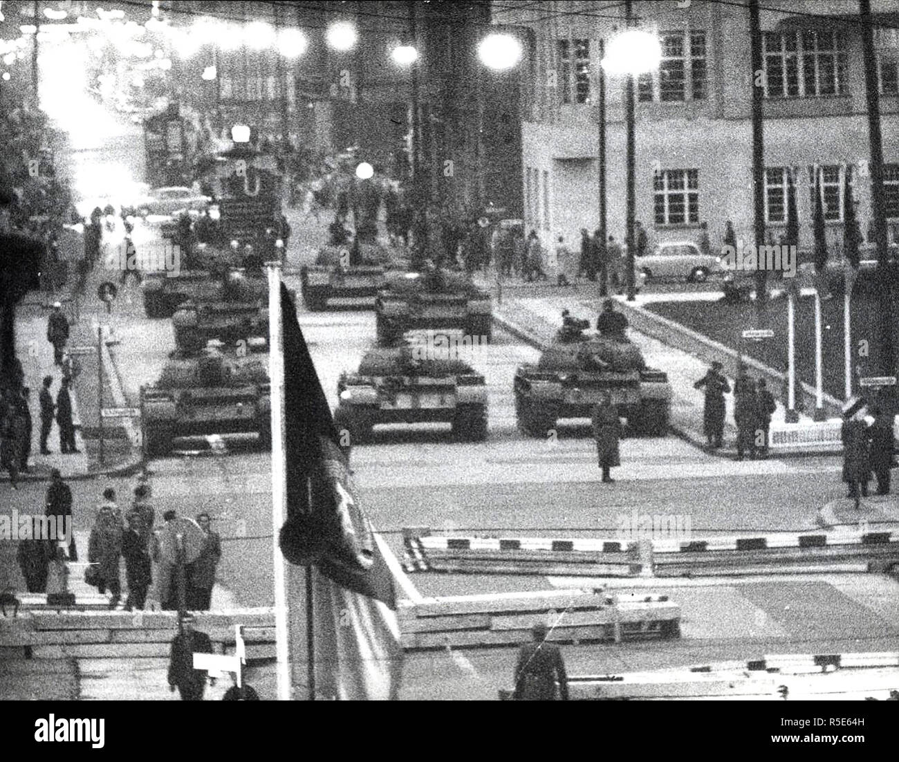 10/27/1961 - Soviet Tanks at Berlin's "Hot" Border, October 27, 1961 ...