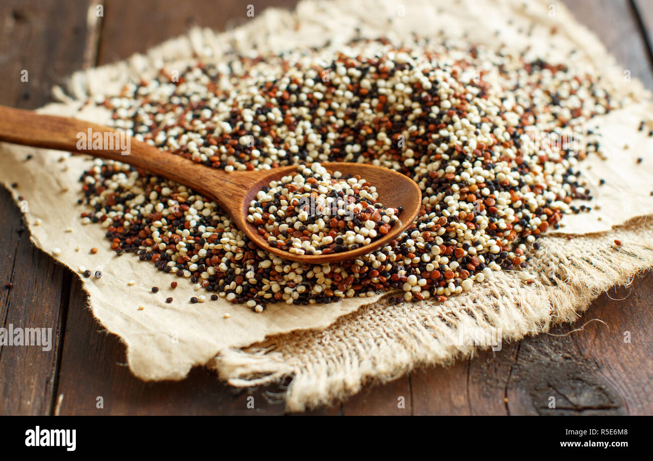 Pile of uncooked mixed quinoa grain Stock Photo - Alamy