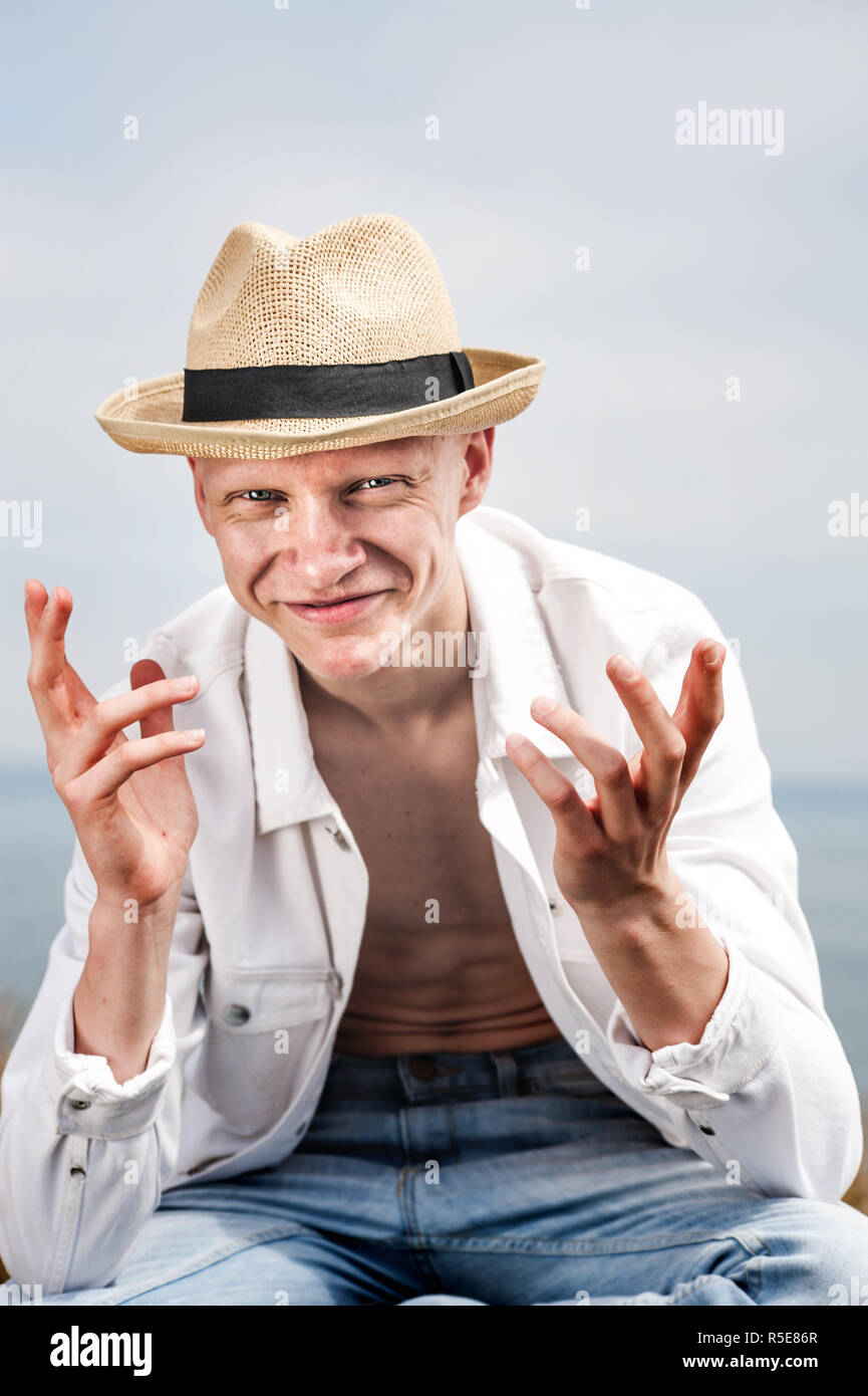 Man in nature hi-res stock photography and images - Alamy
