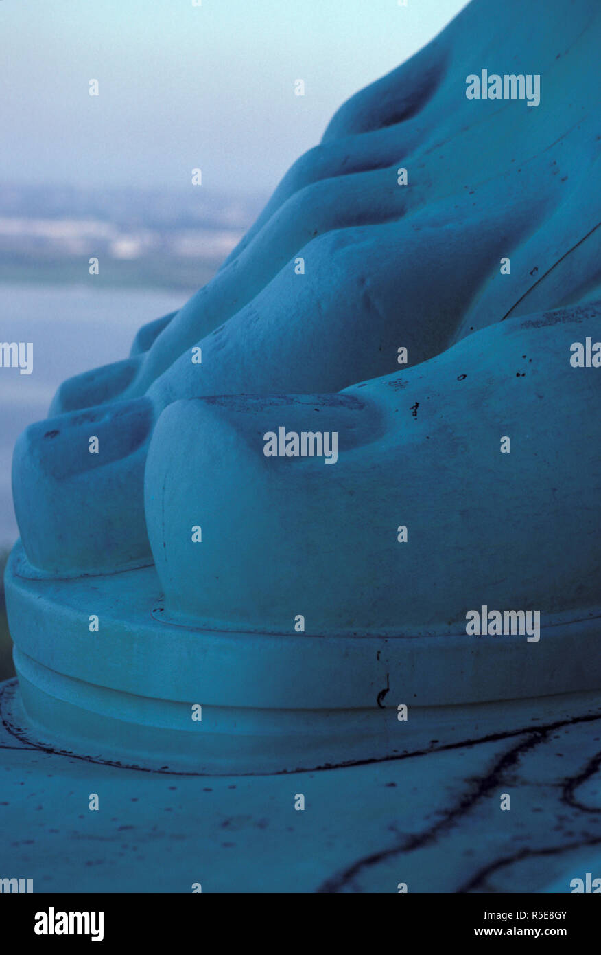 Foot statue of liberty hi-res stock photography and images - Alamy