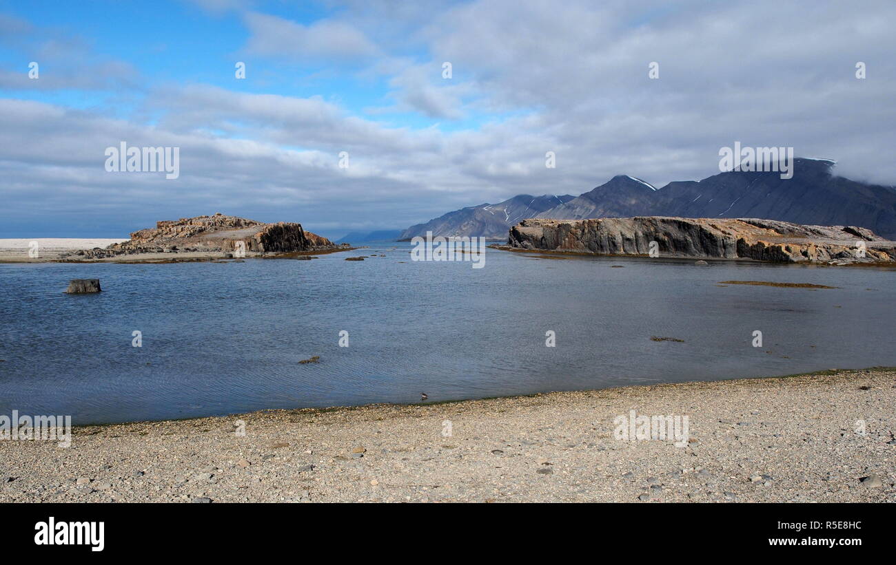 Bamsebu beach, Svalbard Stock Photo - Alamy