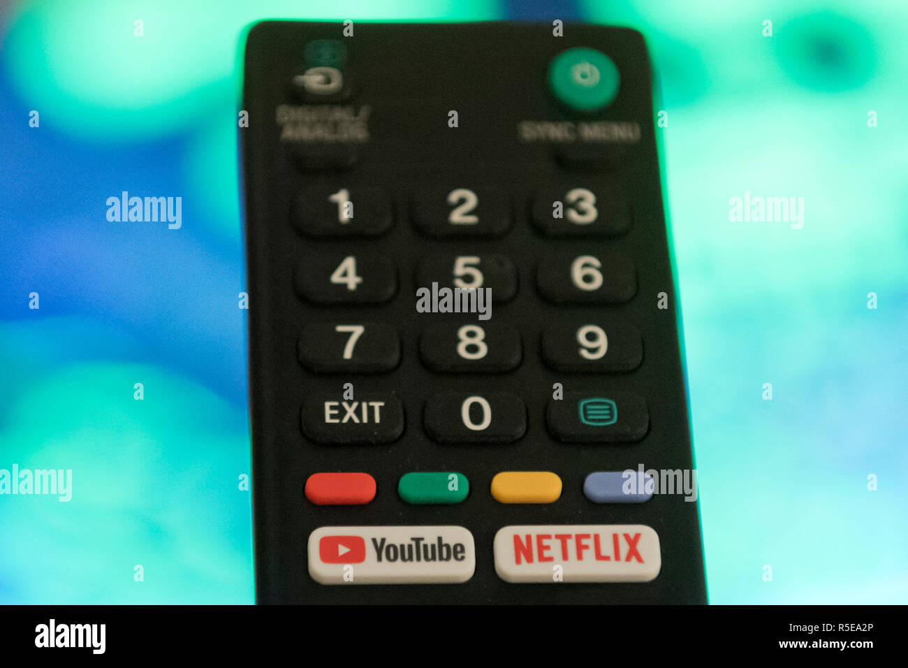 Tv clicker hi-res stock photography and images - Alamy