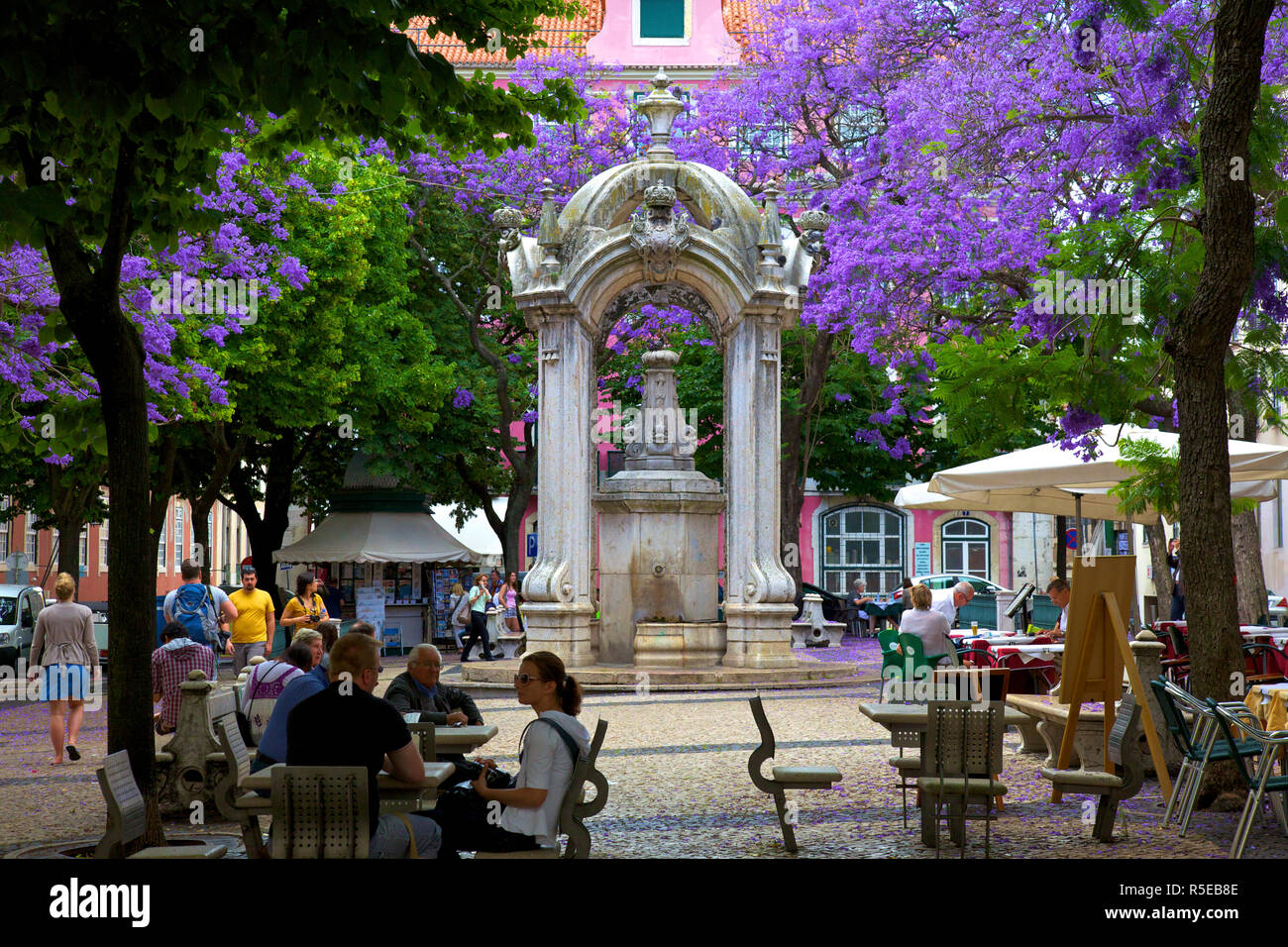 Carmo Square and Fountain, Lisbon, Portugal Stock Photo - Alamy