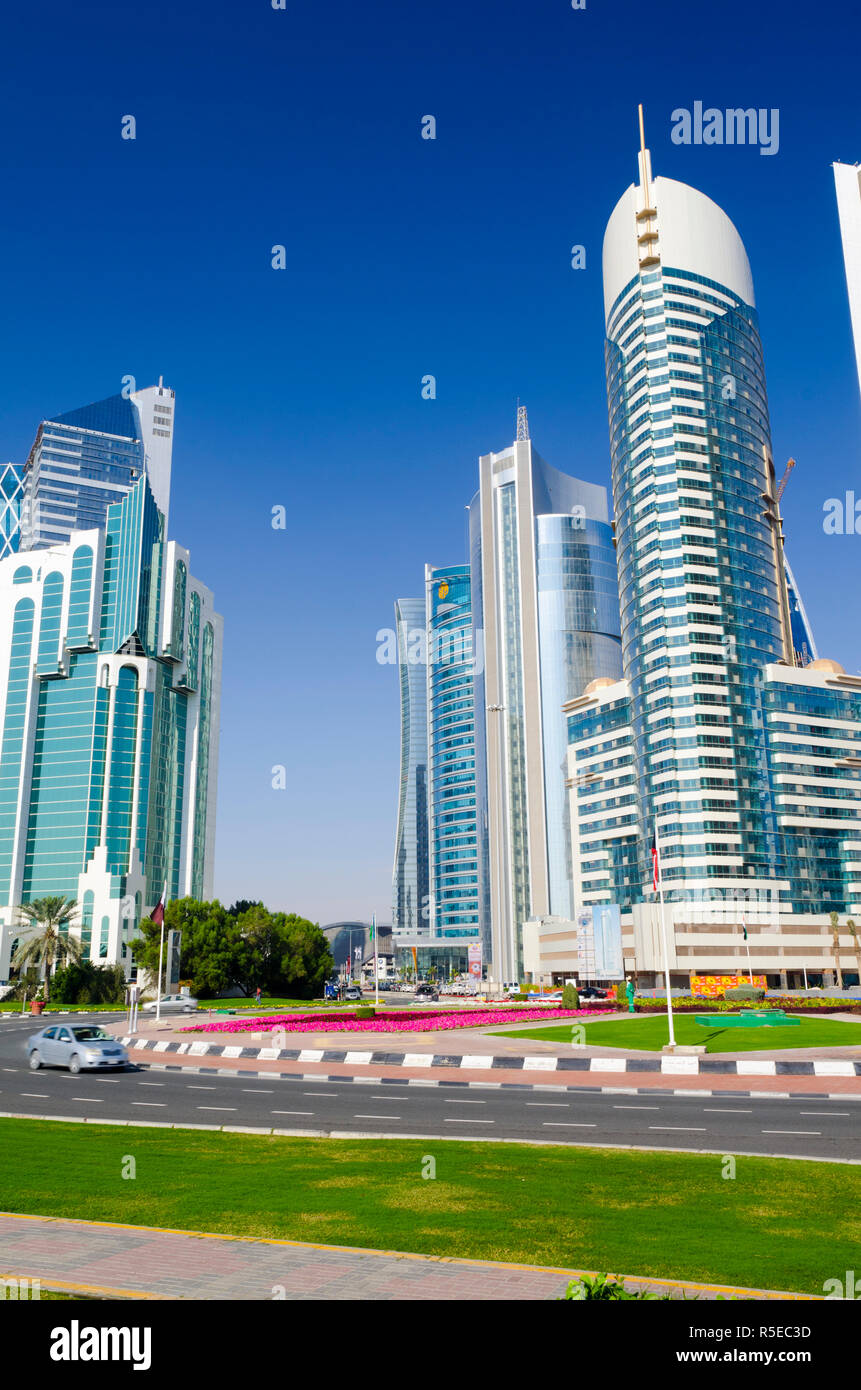 Doha corniche hi-res stock photography and images - Alamy