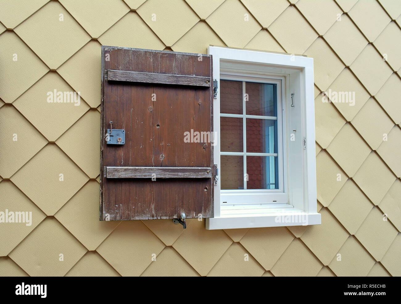 Shutter latch hi-res stock photography and images - Alamy