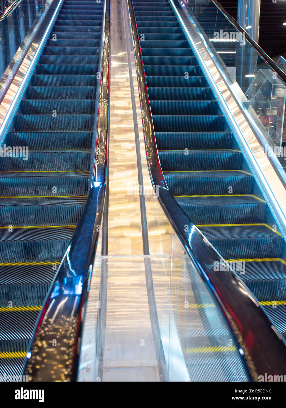 Escalators In A Shopping Mall Stock Photo - Alamy