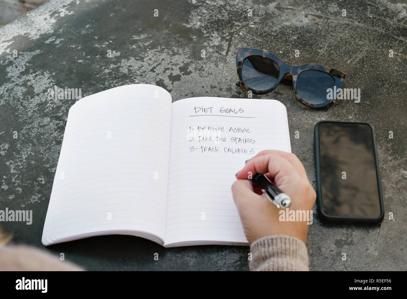 Hand woman pen writes hi-res stock photography and images - Alamy