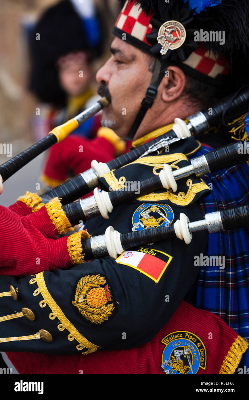 Scottish pipers hi-res stock photography and images - Alamy
