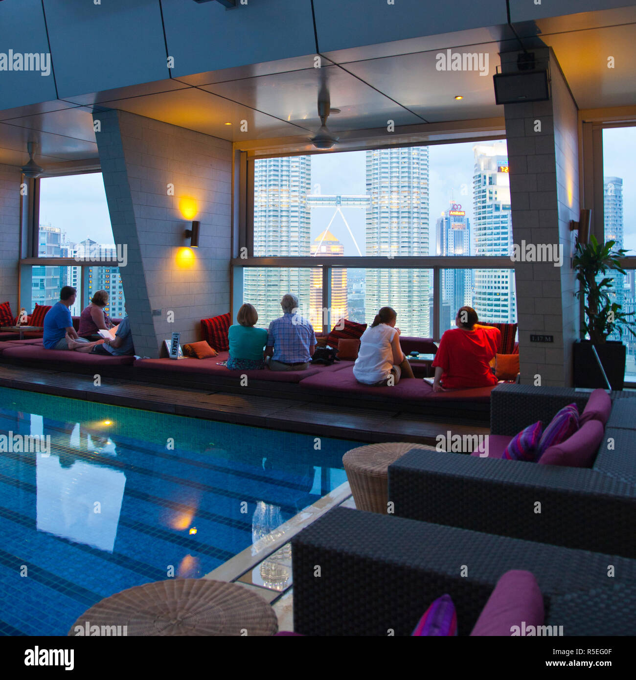 Skybar, Traders Hotel, Kuala Lumpur, Malaysia Stock Photo - Alamy