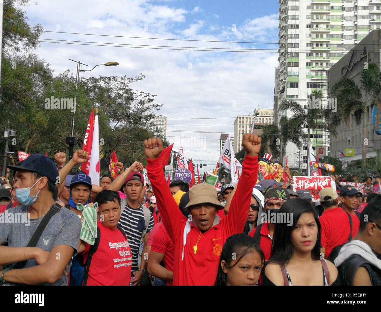 Manila, Philippines. 30th Nov, 2018. Members of various militant groups ...