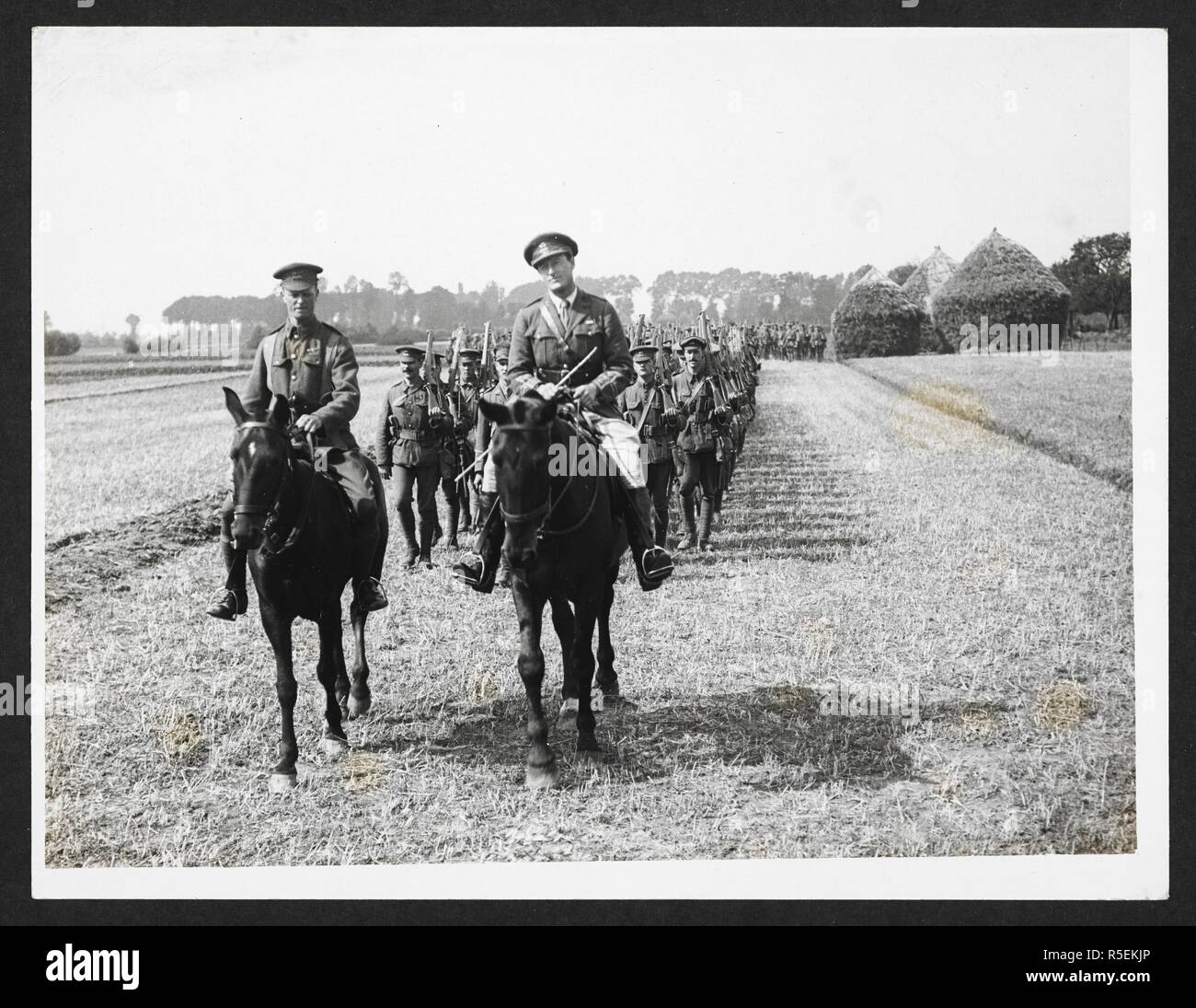 Ww1 british soldiers marching france hi-res stock photography and ...