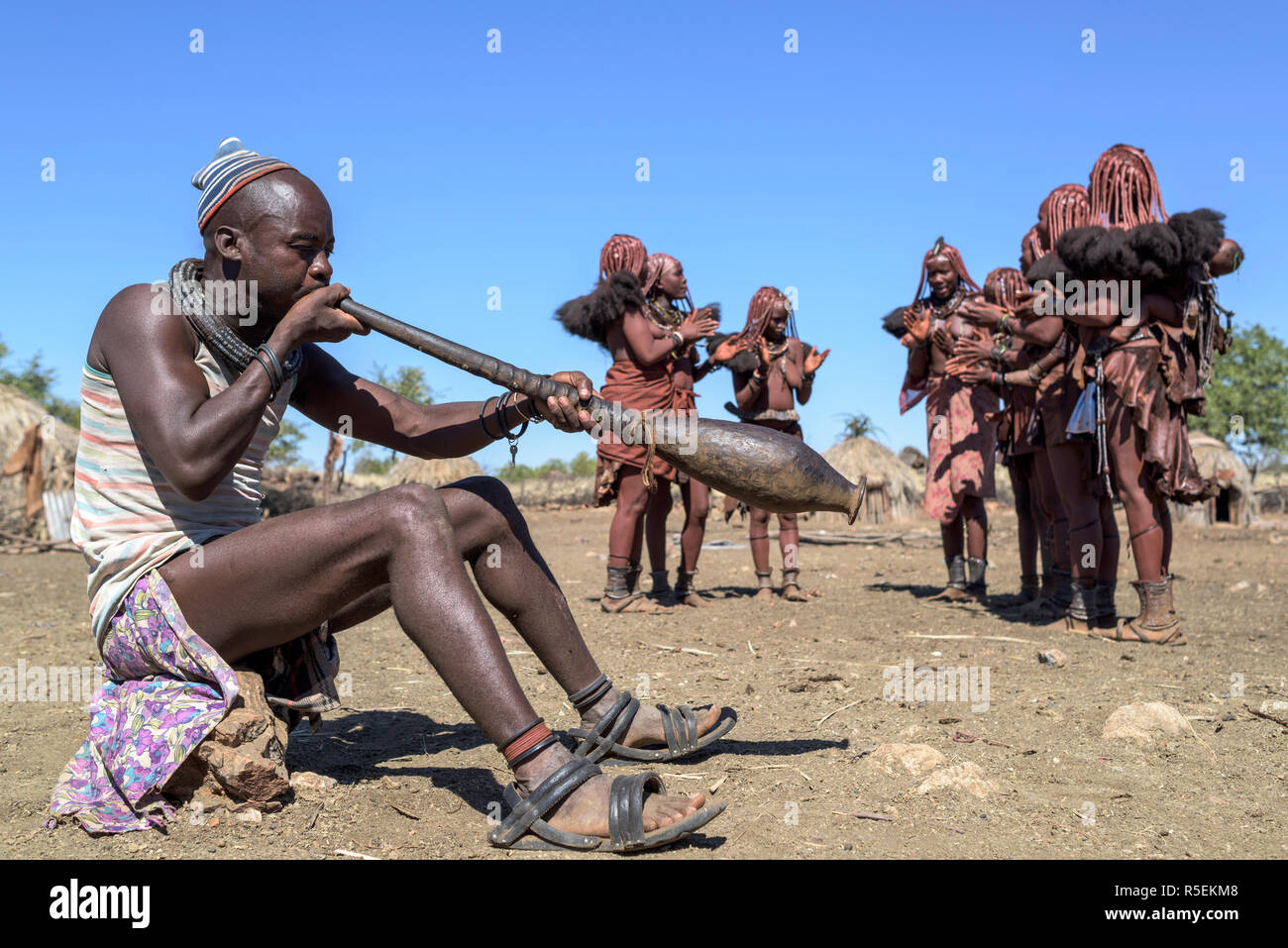 Angola dance hi-res stock photography and images - Alamy