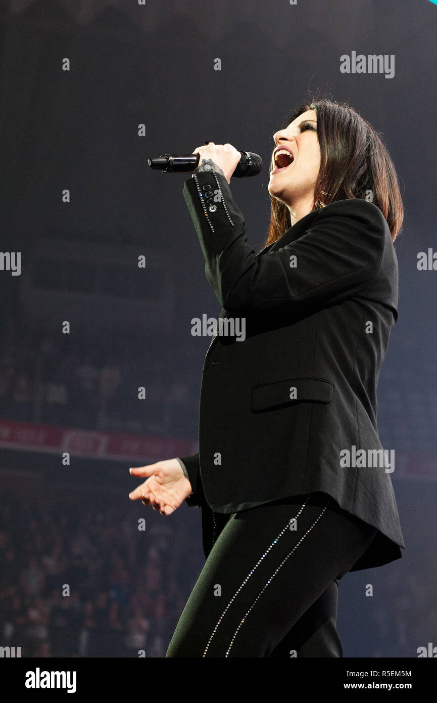 Laura pausini fatti sentire hi-res stock photography and images - Alamy