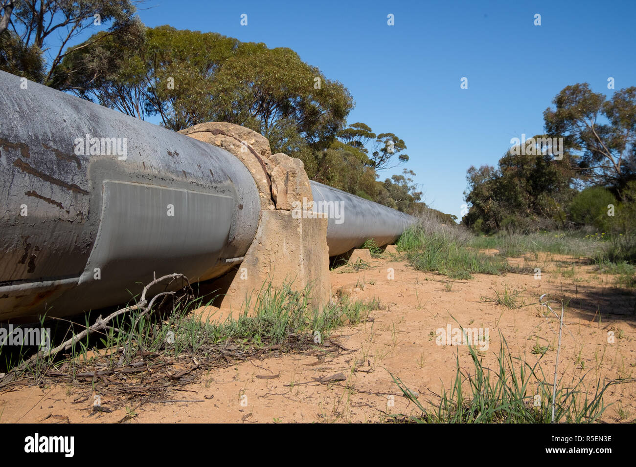 Pipeline above ground hi-res stock photography and images - Alamy