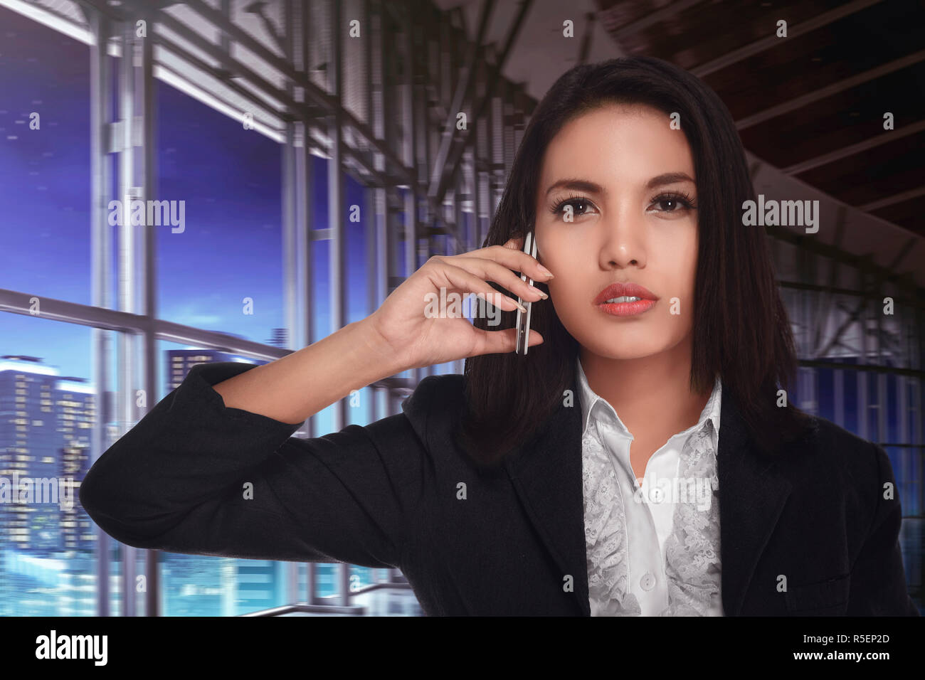 Office night workers talking hi-res stock photography and images - Alamy