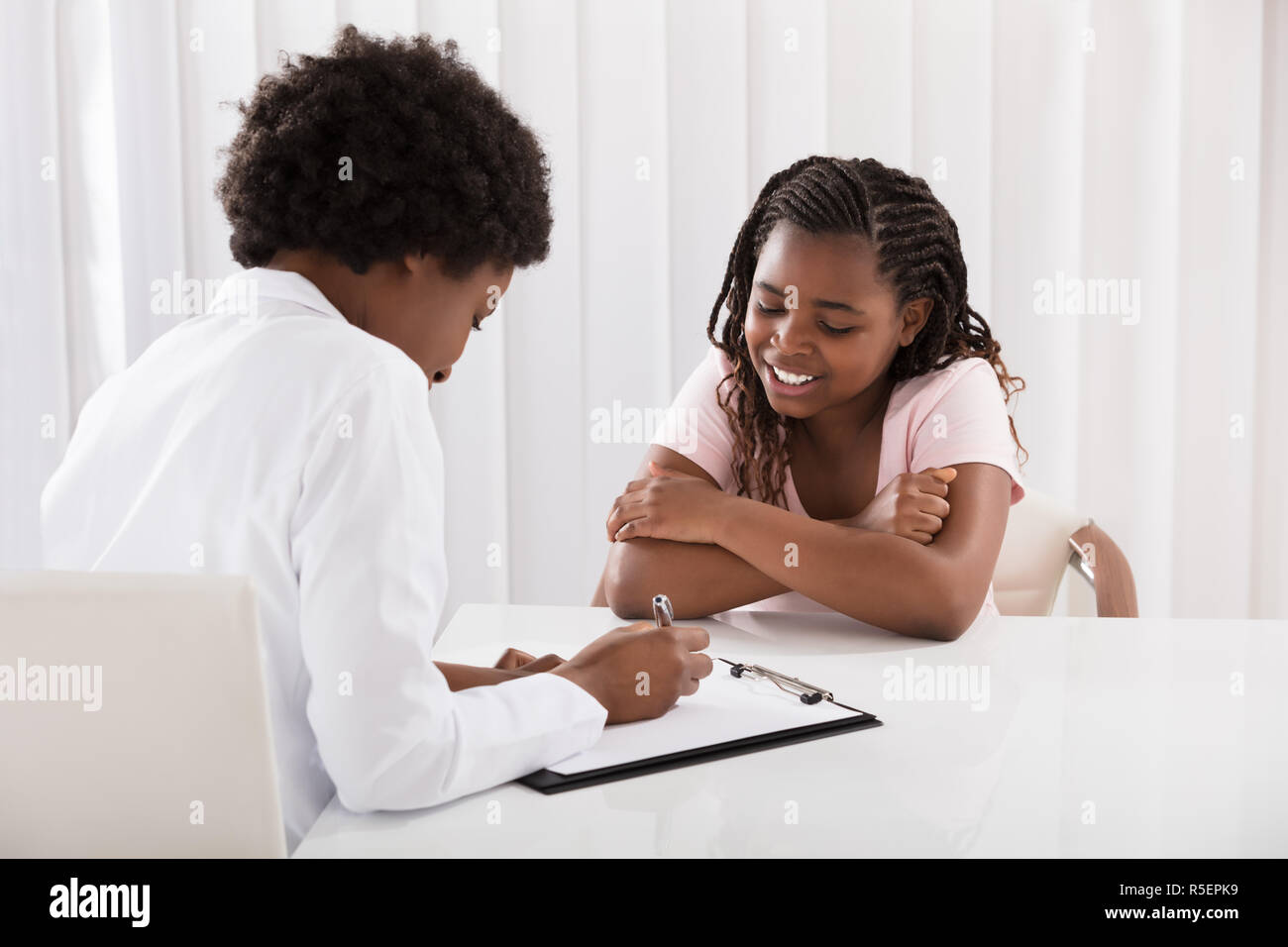 Blind surgeon hi-res stock photography and images - Alamy