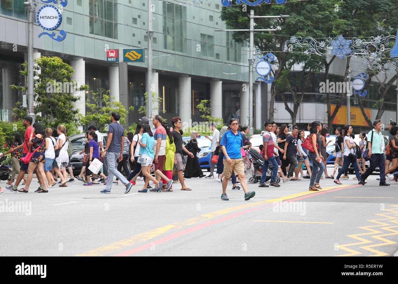 People cross street in Orchard road Singapore Stock Photo - Alamy