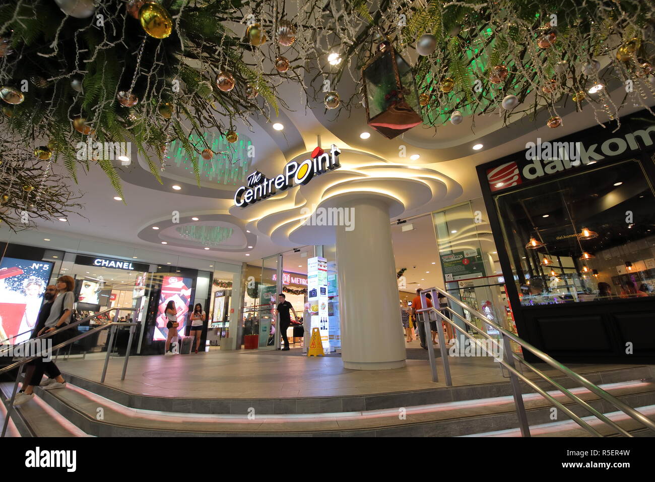 Orchard point shopping centre singapore hi-res stock photography and ...