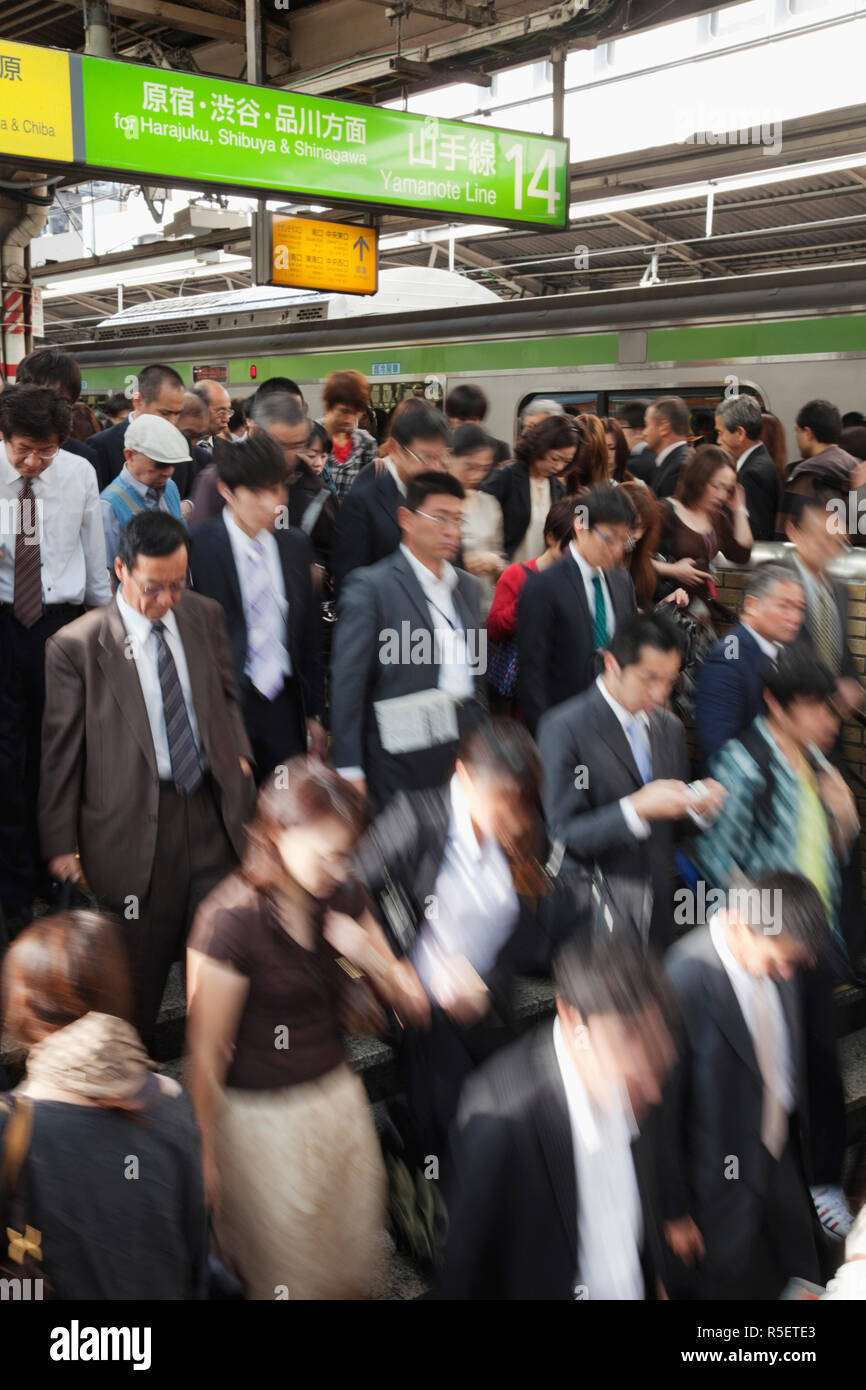 Japan, Tokyo, Shinjuku Railway Station, Commuter Crowds Stock Photo - Alamy