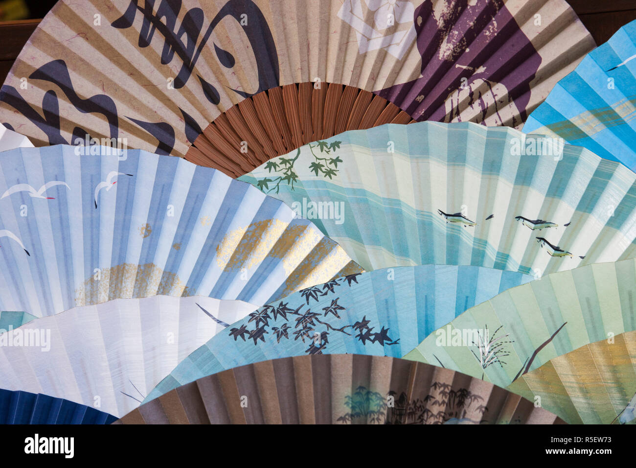 Japan, Kyoto, Higashiyama, Fan Shop Display Stock Photo - Alamy