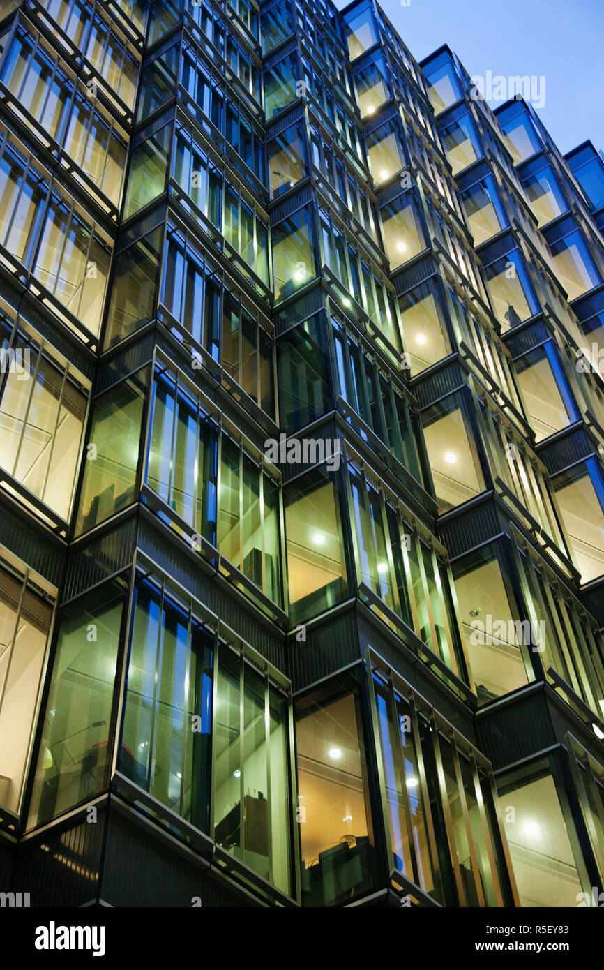 More London Piazza High Resolution Stock Photography and Images - Alamy