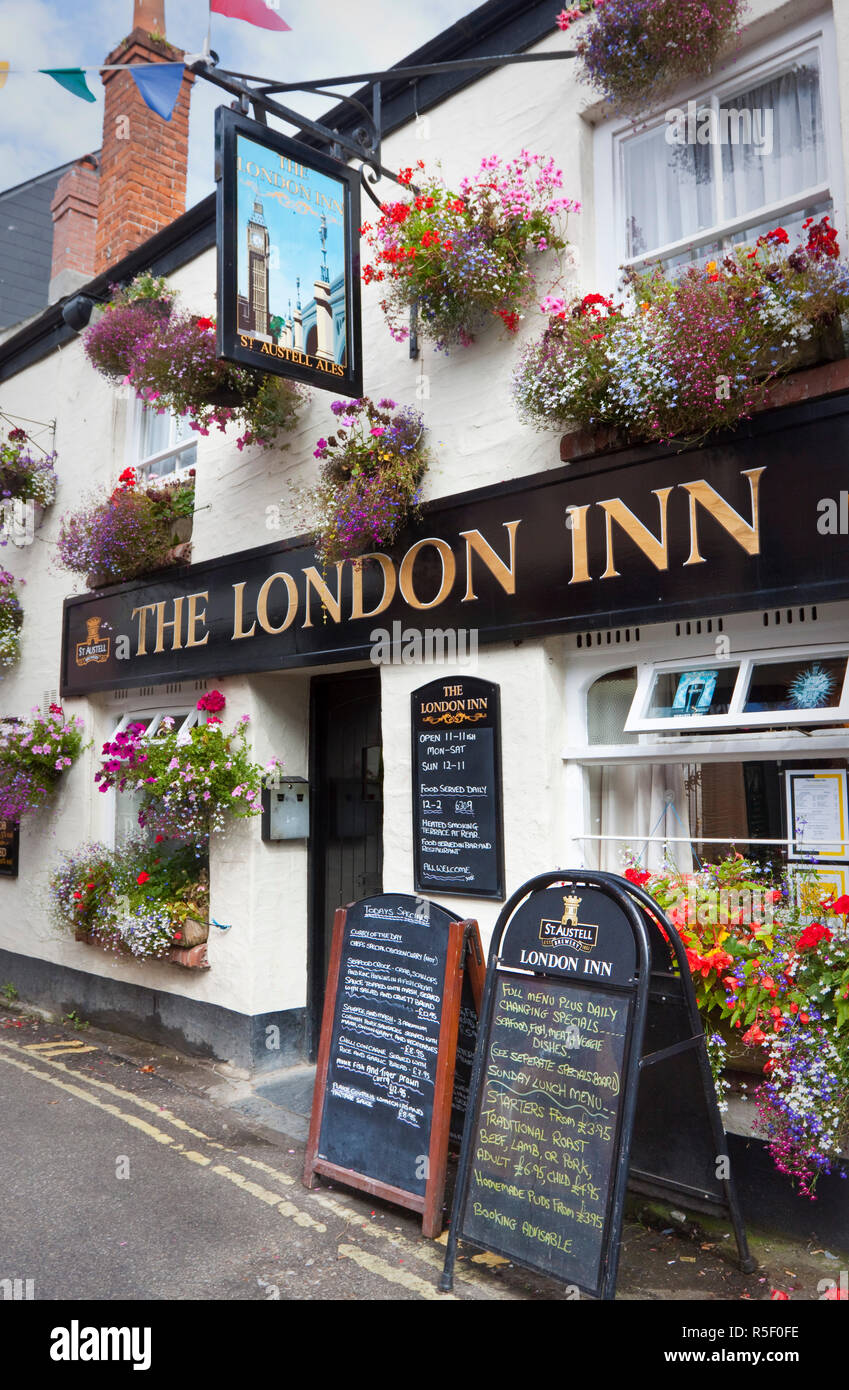 Cornwall villages hi-res stock photography and images - Alamy