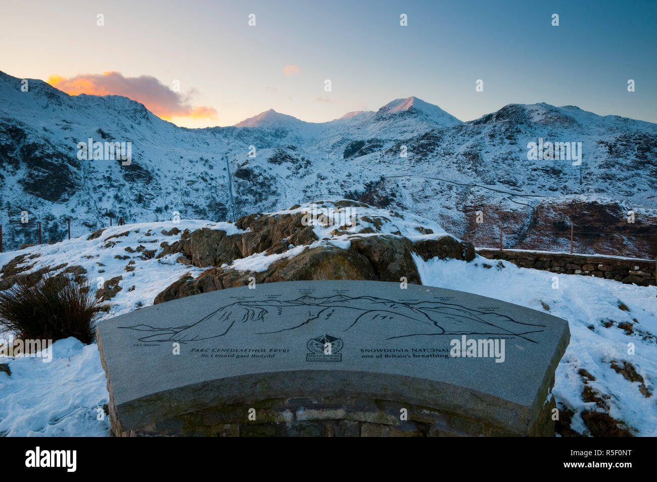 Snowdonia national park sign hi-res stock photography and images - Alamy