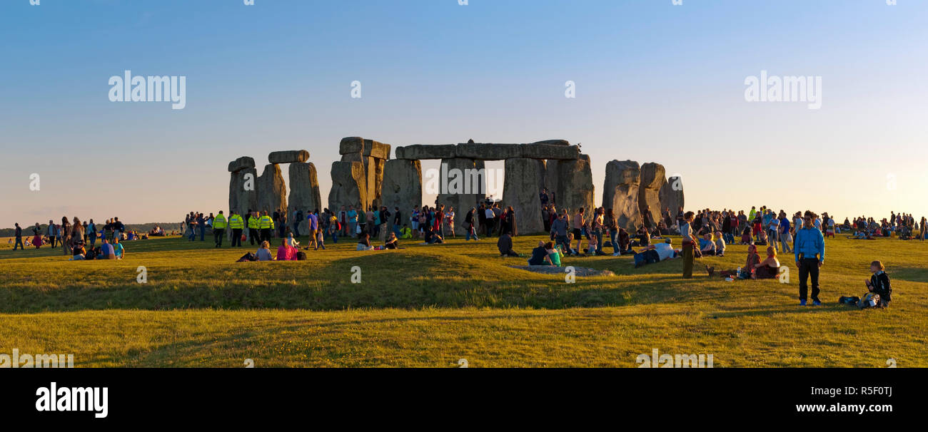 UK, England, Wiltshire, Stonehenge, Summer Solstice Celebrations Stock ...