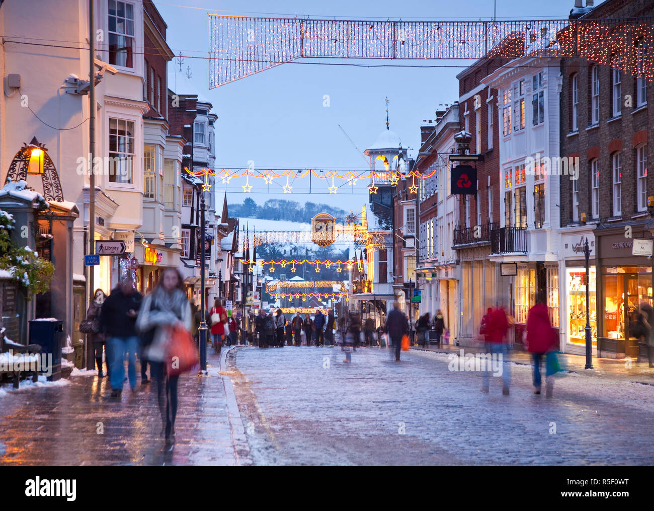High street shops uk snow hi-res stock photography and images - Alamy