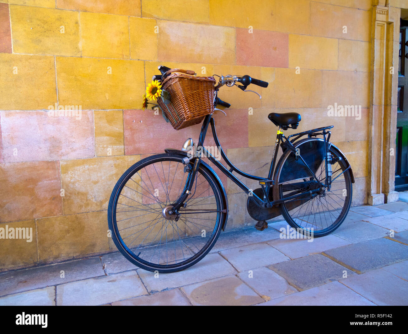 UK, England, Cambridge, Clare College, bicycle Stock Photo - Alamy