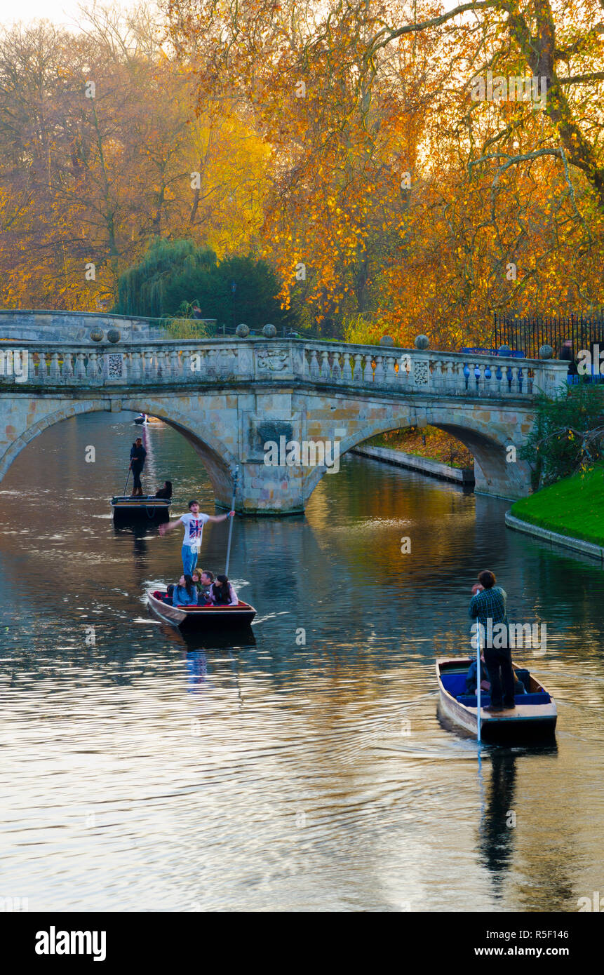 Cambridge bridges over river cam hi-res stock photography and images ...