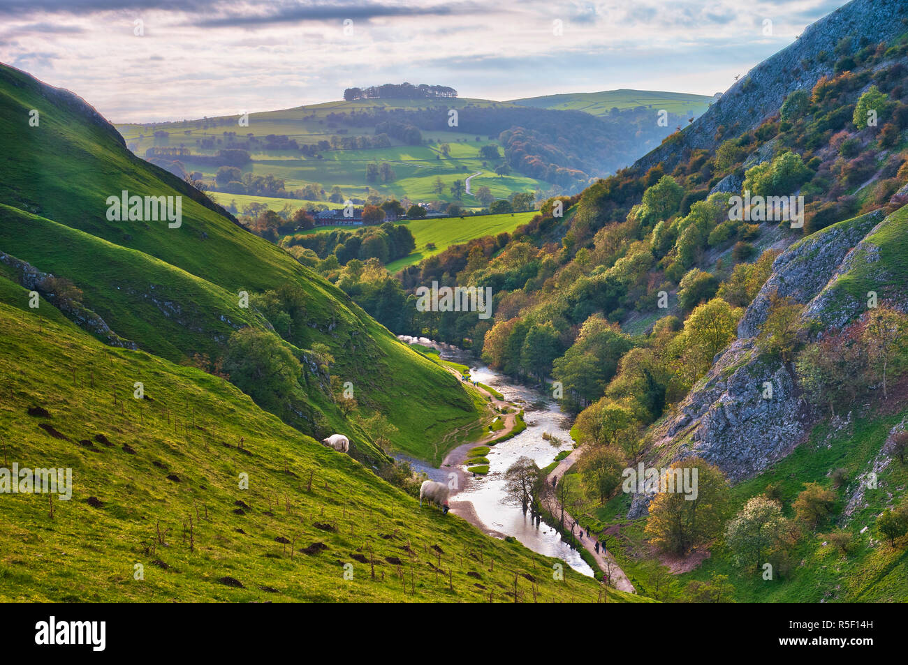 Uk england derbyshire peak district hi-res stock photography and images ...