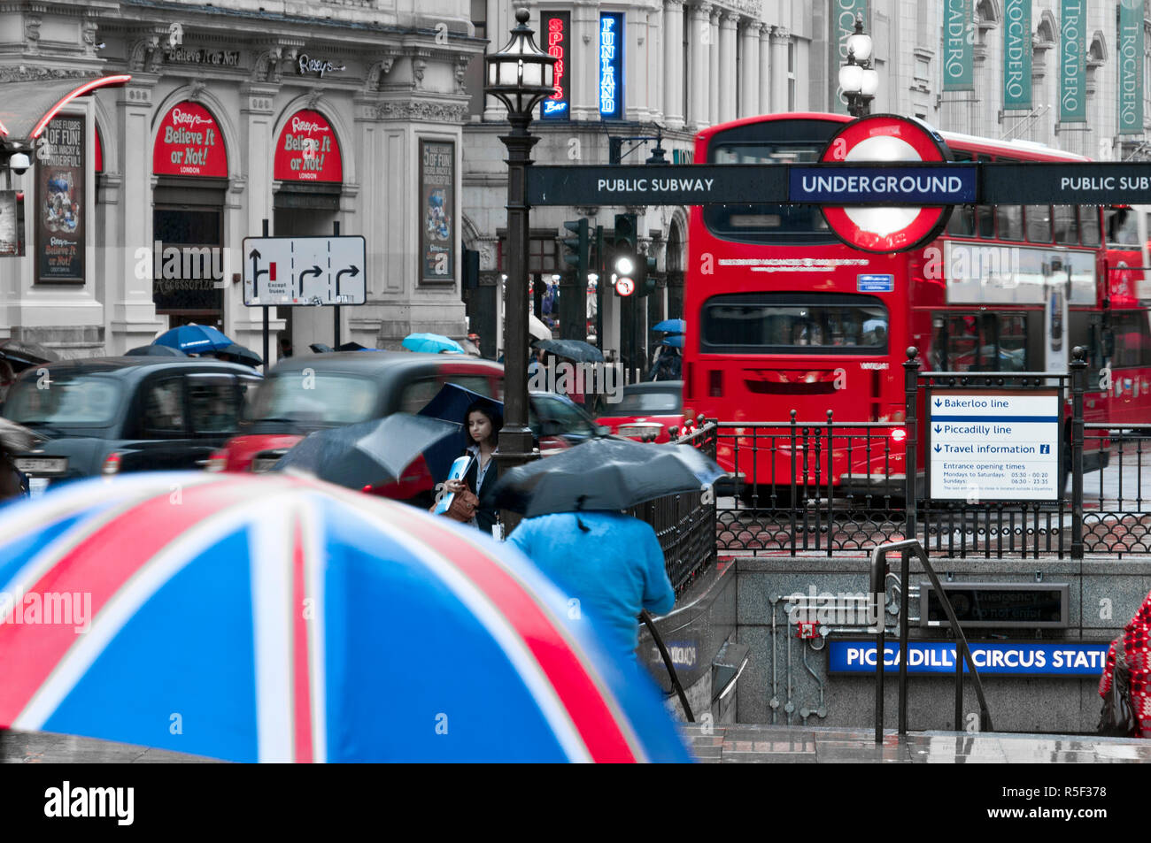 Piccadilly circus tube stations hi-res stock photography and images - Alamy