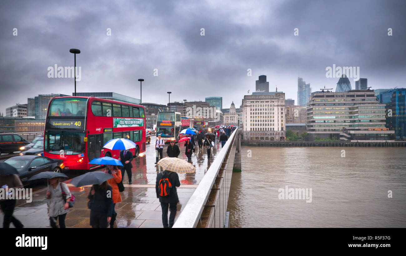 London england commuter hi-res stock photography and images - Alamy