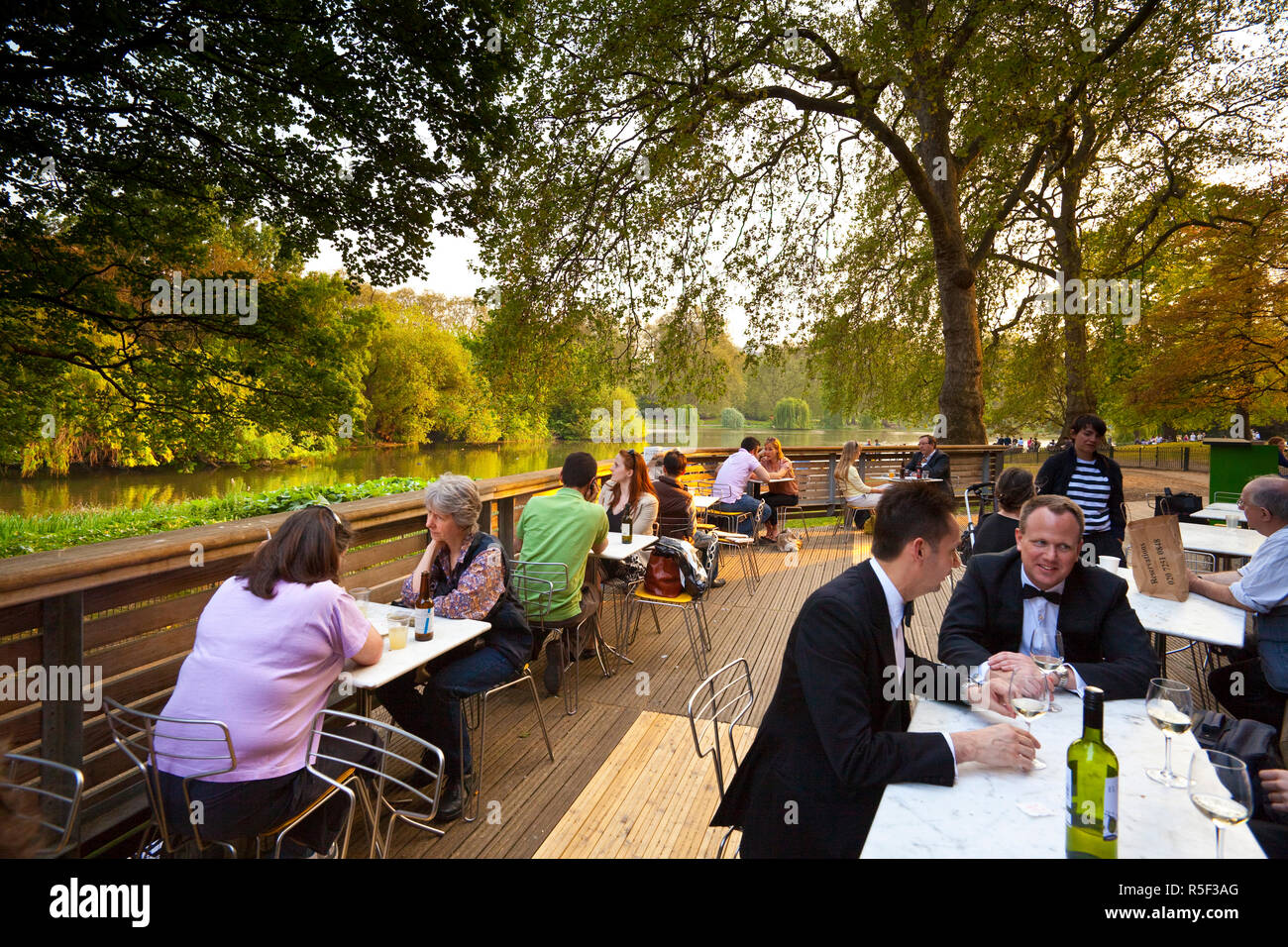 St james park cafe hi-res stock photography and images - Alamy