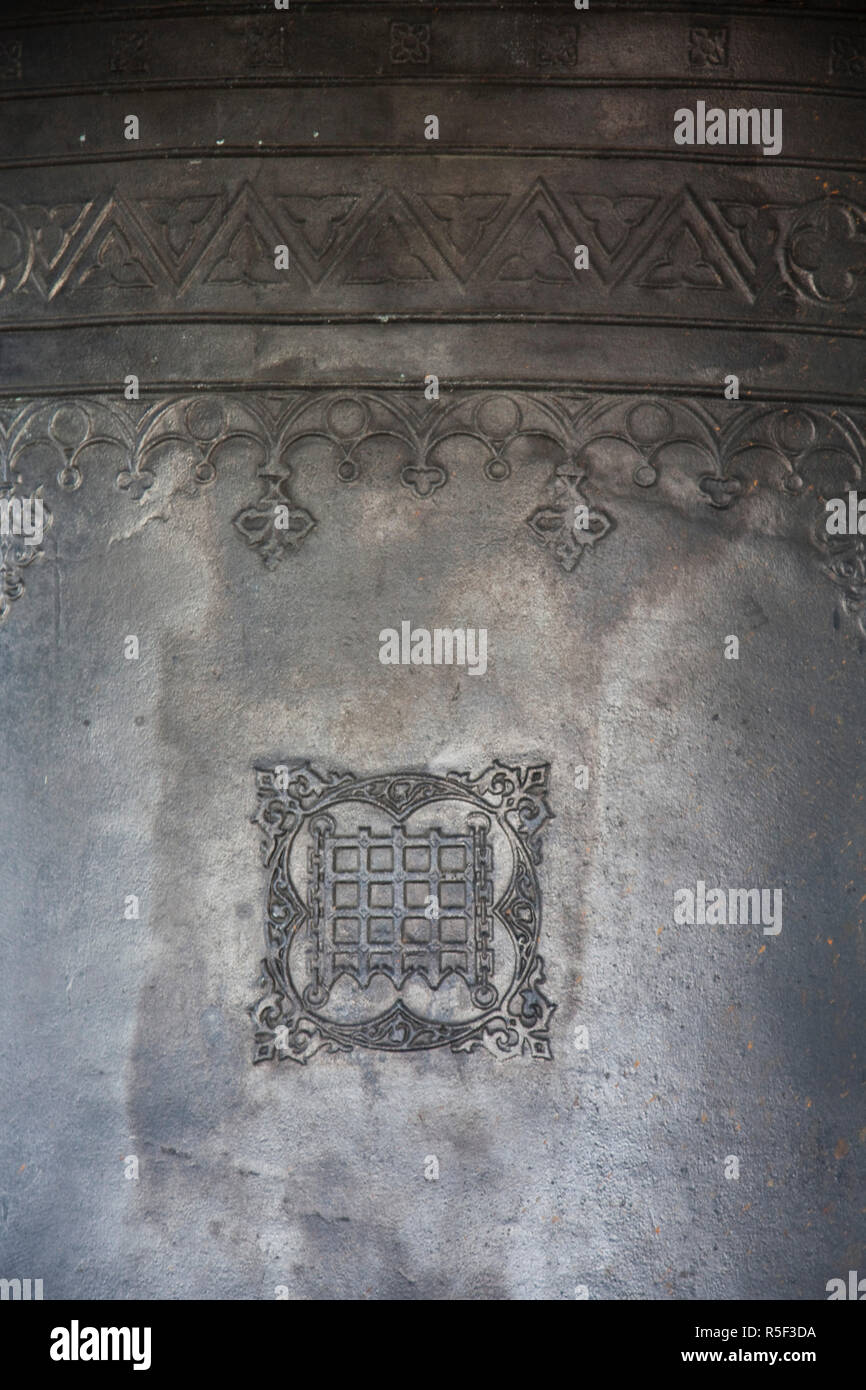 The Great Bell (Big Ben) in the clock tower of Houses of Parliament ...