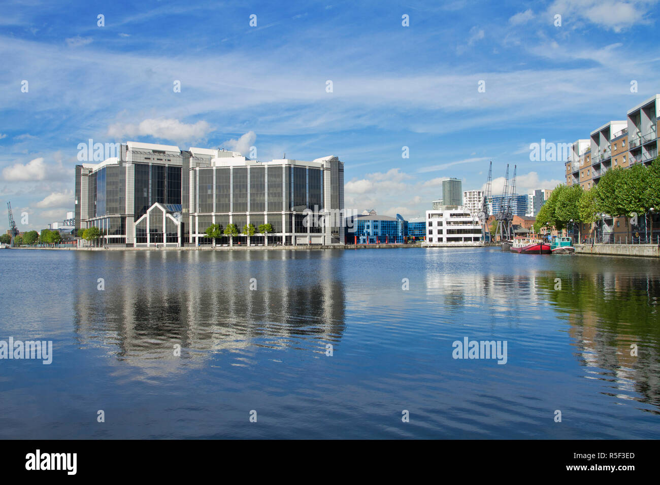 Millwall docks hi-res stock photography and images - Alamy