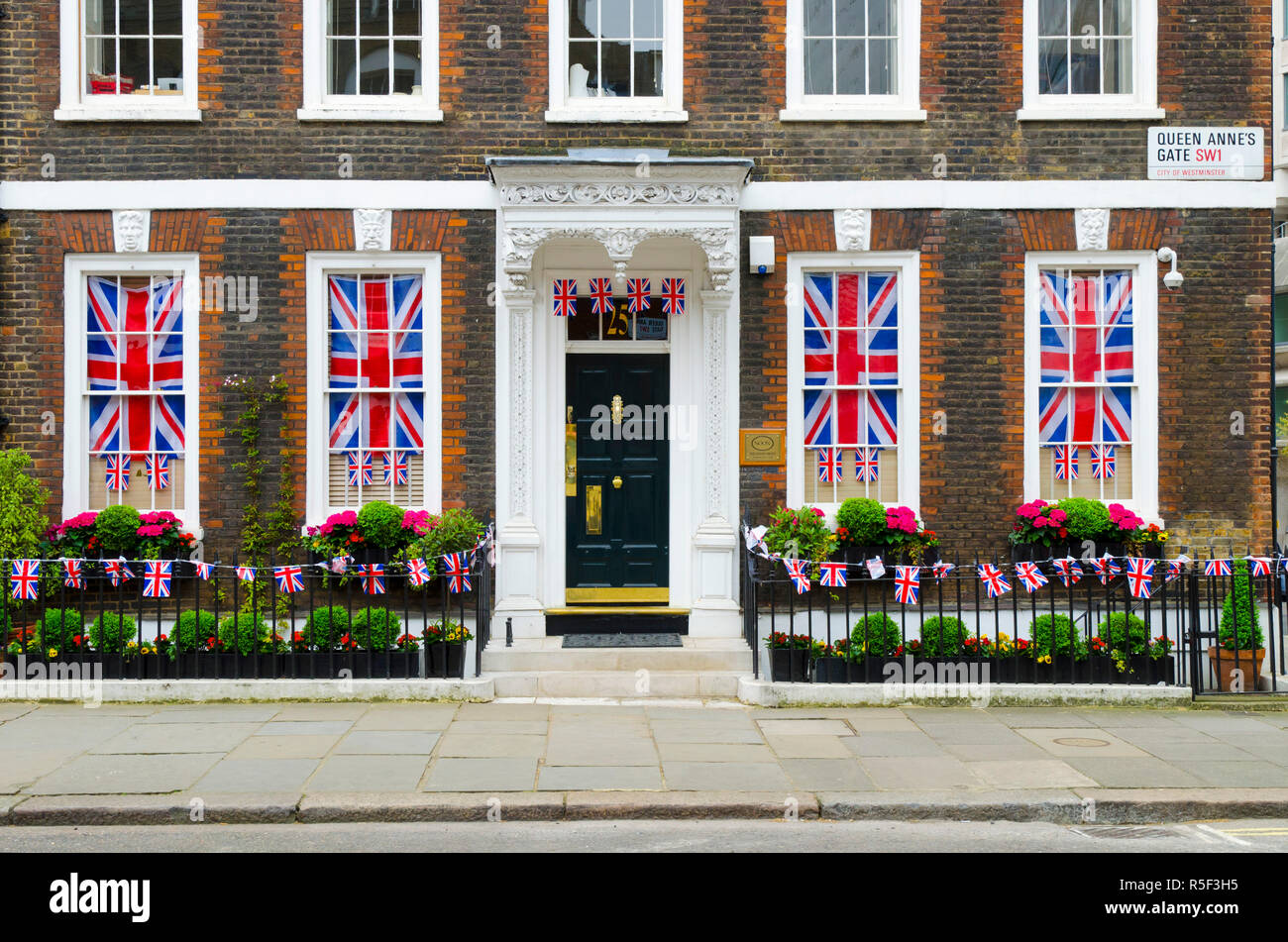 Queen annes flag hi-res stock photography and images - Alamy