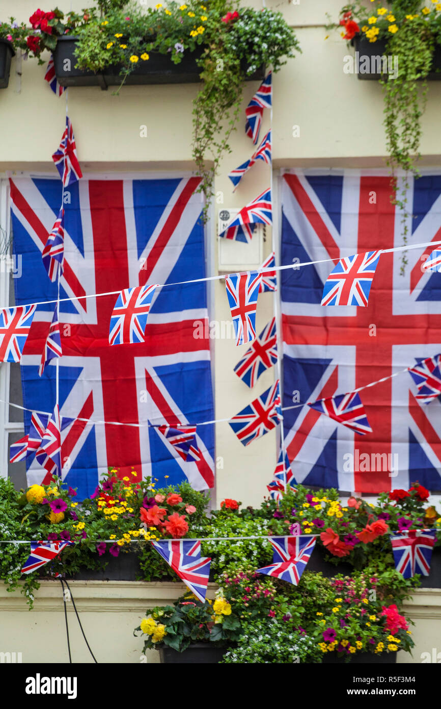 England pubs with flag hi-res stock photography and images - Alamy