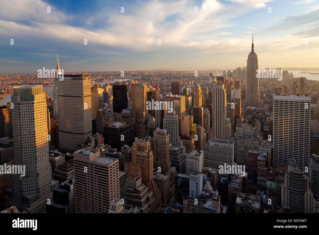 USA, New York City, Manhattan, View of Downtown Manhattan and the ...