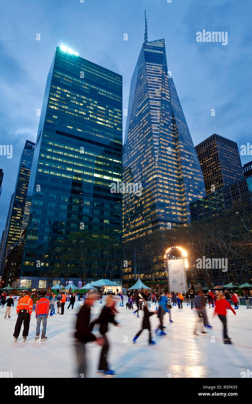 USA, New York City, Manhattan, Ice Skating rink in Bryant Park at ...